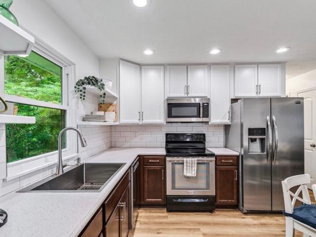 2 BR, 1.5 BA Apartment 3811 Edgepark Dr, Akron, OH 44319