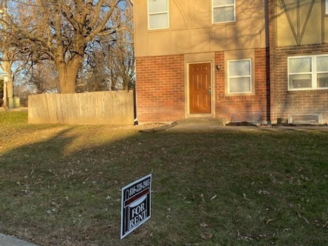 2 BR, 1.5 BA Apartment 3839 NE Colonial Dr, Lee's Summit, MO 64064