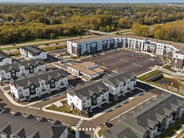 2 BR, 1.5 BA Apartment 3998 Hayward Avenue North Unit 3908, Saint Paul, MN 55128