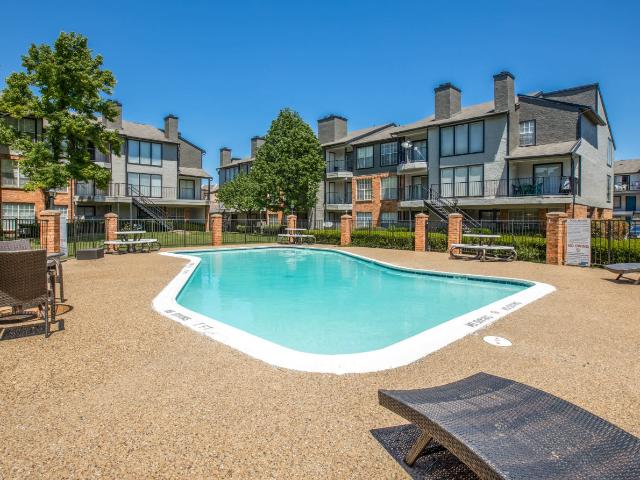 2 BR, 1.5 BA Apartment 3913 Gannon Lane Unit 0525, Dallas, TX 75237