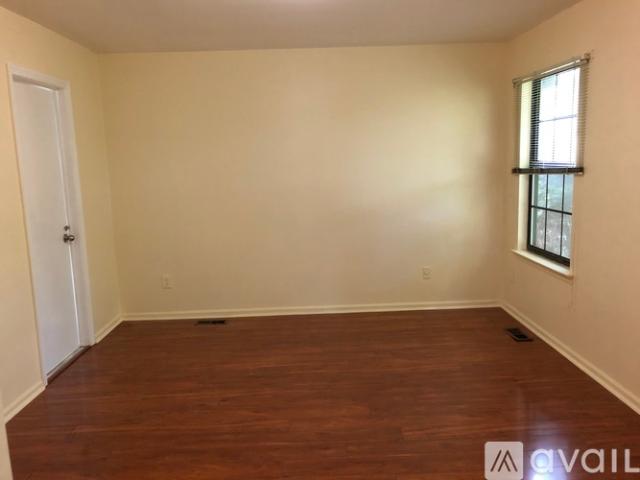 2 BR, 1.5 BA Apartment 403 Maplecrest Road, Unit 403, Edison, NJ 08820