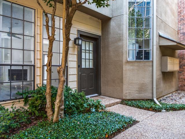 2 BR, 1.5 BA Apartment 4116 Cole Ave, Dallas, TX 75204