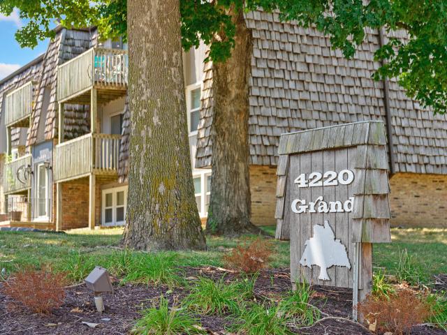 2 BR, 1.5 BA Apartment 4220 Grand Avenue Unit 4220 05, Des Moines, IA 50312