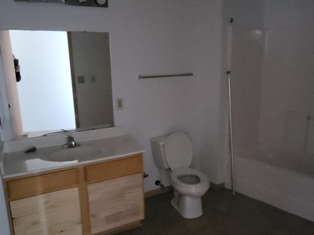 2 BR, 1.5 BA Apartment 4221 West North Avenue, Unit 211, Milwaukee, WI 53208