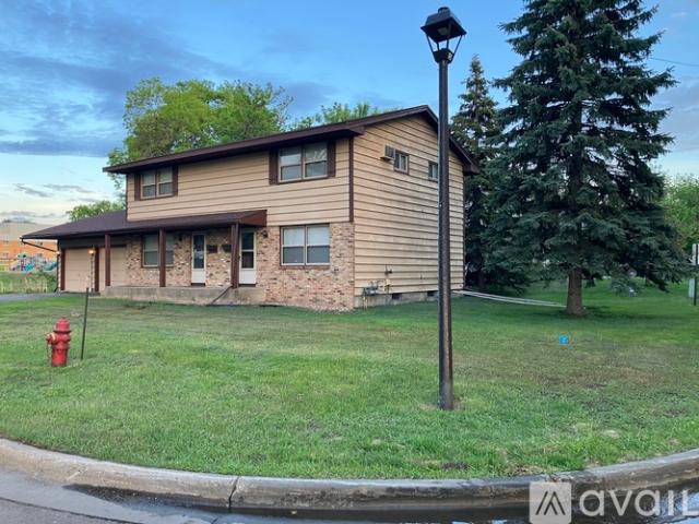 2 BR, 1.5 BA Apartment 4357 45th Avenue North, Unit 4357, Robbinsdale, MN 55422