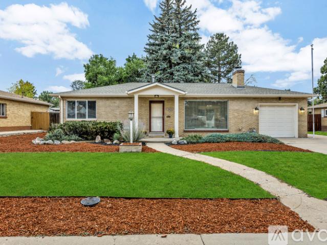 2 BR, 1.5 BA Apartment 437 South Lamar Street, Lakewood, CO 80226