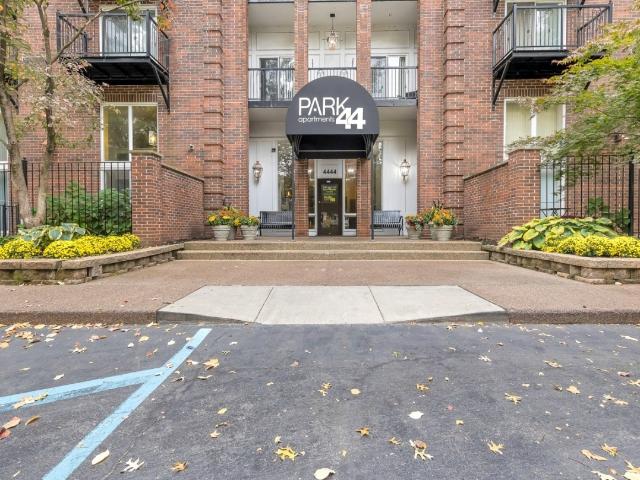 2 BR, 1.5 BA Apartment 4444 West Pine Boulevard Unit 1 T8, Saint Louis, MO 63108