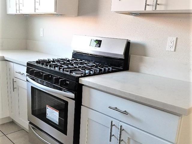2 BR, 1.5 BA Apartment 4422 W 172nd St Unit 13, Lawndale, CA 90260