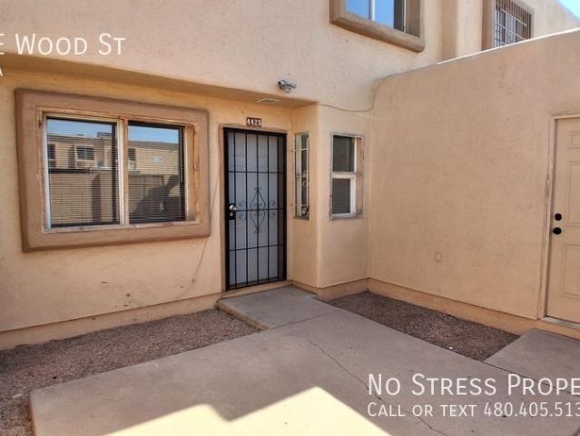 2 BR, 1.5 BA Apartment 4425 E Wood St, Phoenix, AZ 85040
