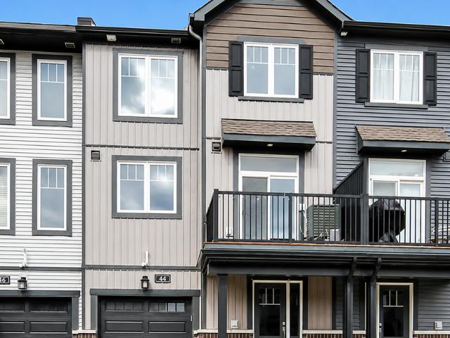 2 BR, 1.5 BA Apartment 44 Teelin Cir, Ottawa, ON K2C 3H2