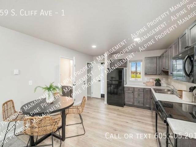 2 BR, 1.5 BA Apartment 459 S. Cliff Ave, Harrisburg, SD 57032