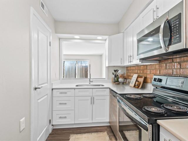 2 BR, 1.5 BA Apartment 4901 Whitton Place Unit 4917C, Indianapolis, IN 46220
