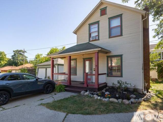 2 BR, 1.5 BA Apartment 510 Glenwood Ave SE, Unit 1, Grand Rapids, MI 49506