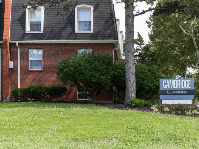 2 BR, 1.5 BA Apartment 5135 NE Chouteau Trfy, Kansas City, MO 64119