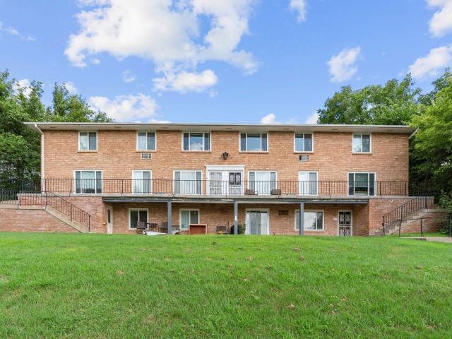 2 BR, 1.5 BA Apartment 5205 Greenwood Circle Unit 8, Excelsior, MN 55331