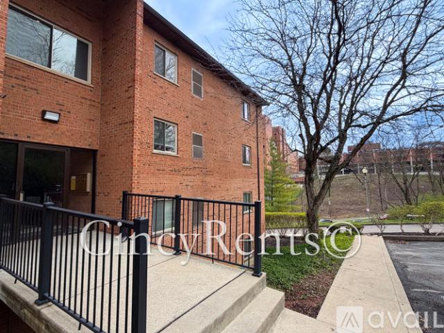 2 BR, 1.5 BA Apartment 521 Martin Luther King Dr W, Unit A6, Cincinnati, OH 45220