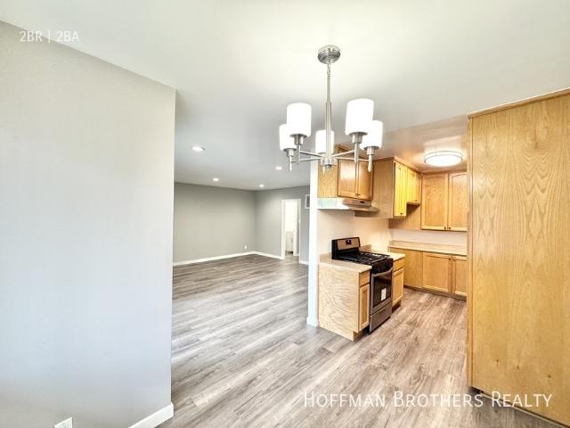 2 BR, 1.5 BA Apartment 5415 Newcastle Ave, Encino, CA 91316