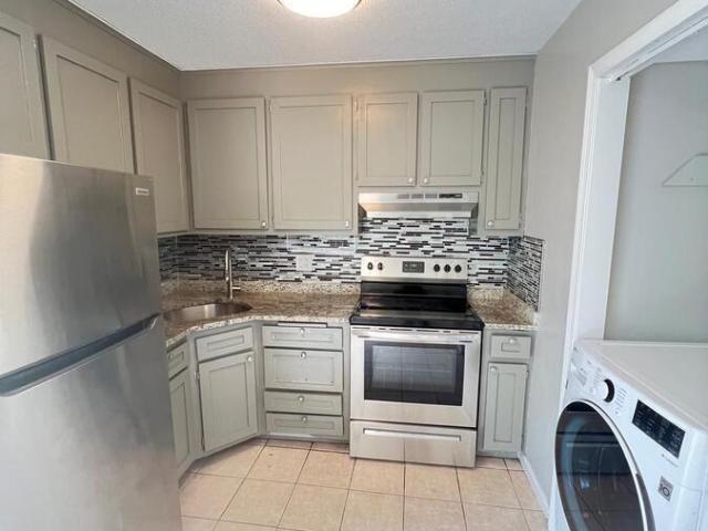 2 BR, 1.5 BA Apartment 57 Union St Bristol, CT 06010