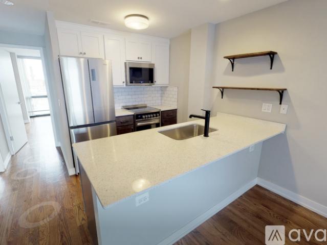 2 BR, 1.5 BA Apartment 5910 N Sheridan Rd, Unit #302 2 Bed 1.5 Bath, Chicago, IL 60660