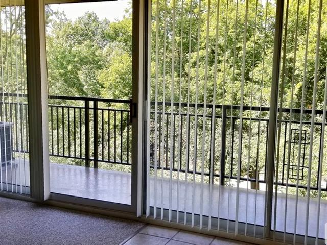 2 BR, 1.5 BA Apartment 6020 Oakwood Drive, Unit 4L, Lisle, IL 60532