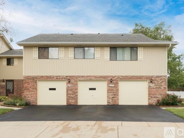 2 BR, 1.5 BA Apartment 617 Whalom Lane, Schaumburg, IL 60173