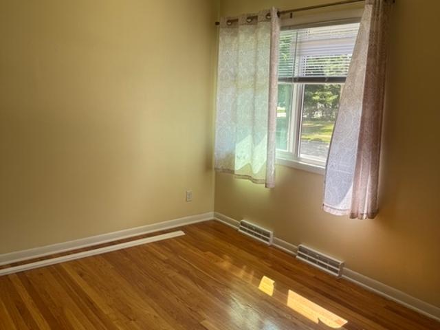 2 BR, 1.5 BA Apartment 6262 South Robert Avenue, Cudahy, WI 53110