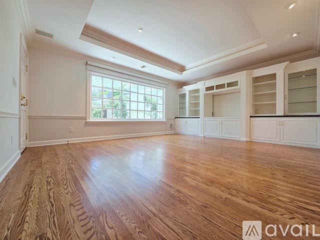 2 BR, 1.5 BA Apartment 635 S Orchard Dr, Burbank, CA 91506