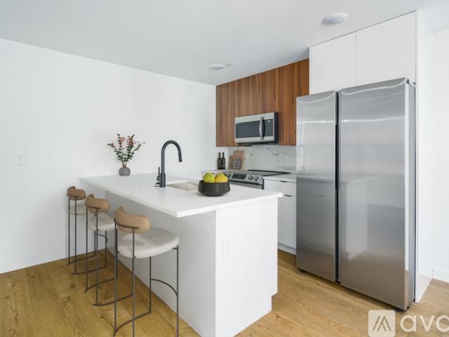 2 BR, 1.5 BA Apartment 630 Moore St, Unit 301, Philadelphia, PA 19148