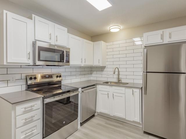 2 BR, 1.5 BA Apartment 6320 Hixson Pike Unit A008, Hixson, TN 37343