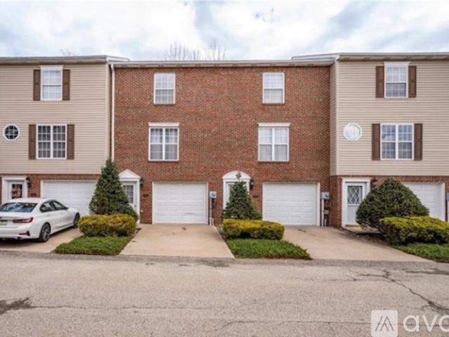 2 BR, 1.5 BA Apartment 632 Donavin Dr, Unit 1, Jeannette, PA 15644
