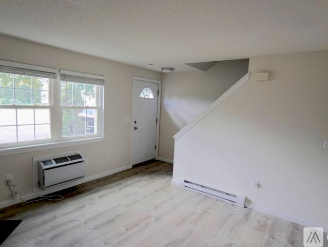 2 BR, 1.5 BA Apartment 64 Crystal Ln, Unit A, Mansfield, CT 06268