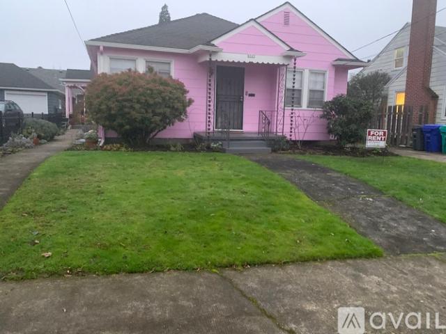2 BR, 1.5 BA Apartment 6519 6525 North Haight Avenue, Portland, OR 97217