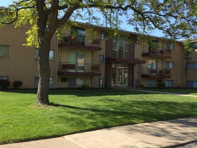 2 BR, 1.5 BA Apartment 6961 Pearl Rd Apt. 2 Unit 67 02, Cleveland, OH 44130