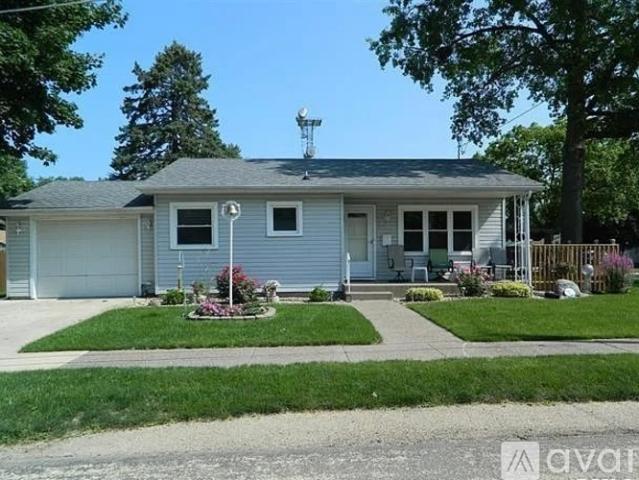 2 BR, 1.5 BA Apartment 700 15th Street, DeWitt, IA 52742