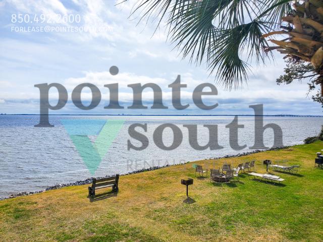 2 BR, 1.5 BA Apartment 710 Scenic Hwy, Pensacola, FL 32503