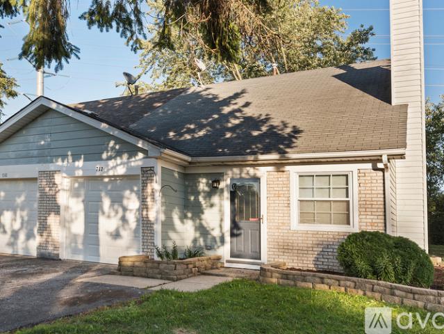 2 BR, 1 BA Apartment 712 Clearwood Ct, Unit 712, Aurora, IL 60504