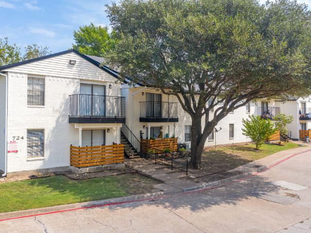 2 BR, 1.5 BA Apartment 724 West Miller Road Unit 1 724 104, Garland, TX 75041