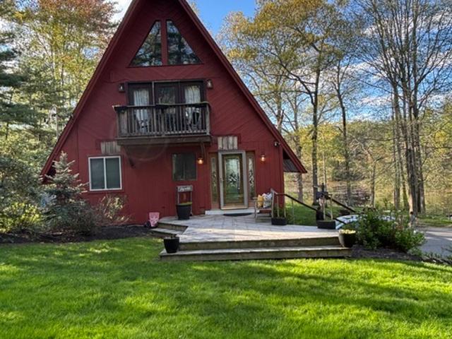 2 BR, 1.5 BA Apartment 78 Plympton Street, Unit 1, Middleborough, MA 02346
