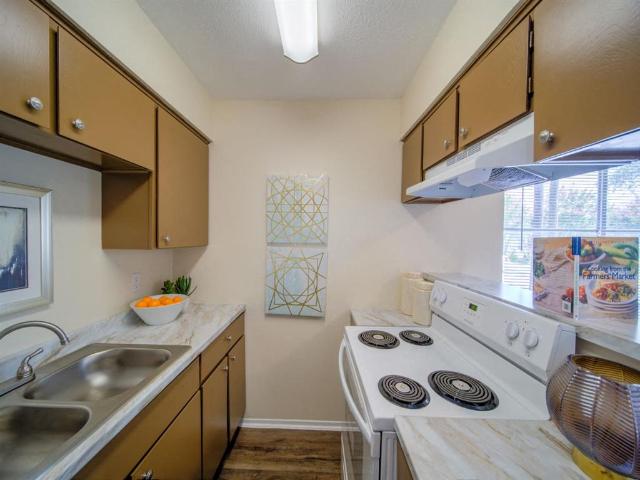 2 BR, 1.5 BA Apartment 7963 Villa Cliff Dr Unit 4 101, Dallas, TX 75228