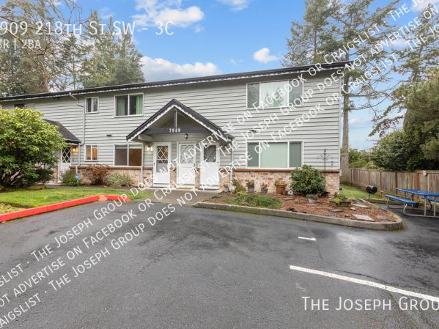 2 BR, 1.5 BA Apartment 7909 218th St SW, Edmonds, WA 98026