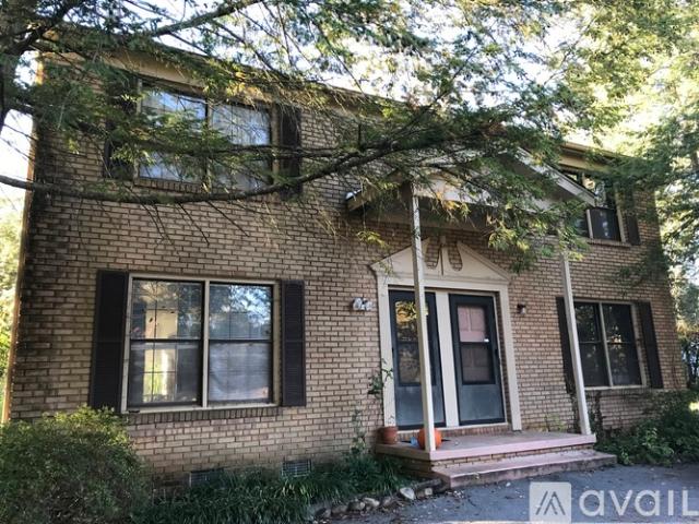 2 BR, 1.5 BA Apartment 801 Sky Blue Dr, Unit 1, Knoxville, TN 37923