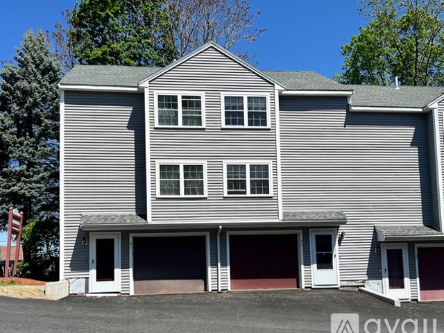2 BR, 1.5 BA Apartment 80 Smith St, Unit 2A, Lowell, MA 01851