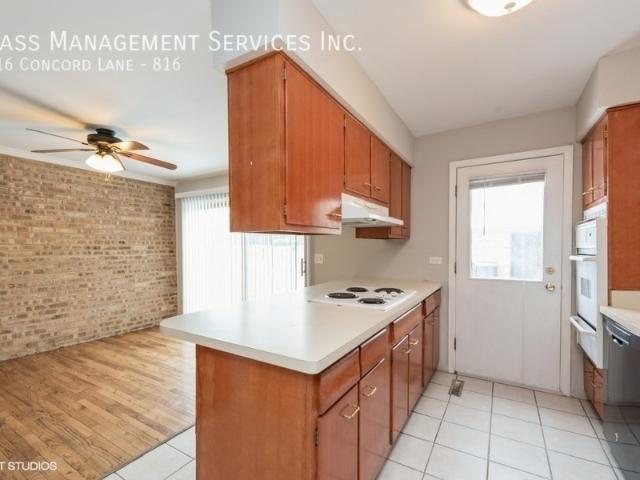 2 BR, 1.5 BA Apartment 816 Concord Lane, Barrington, IL 60010