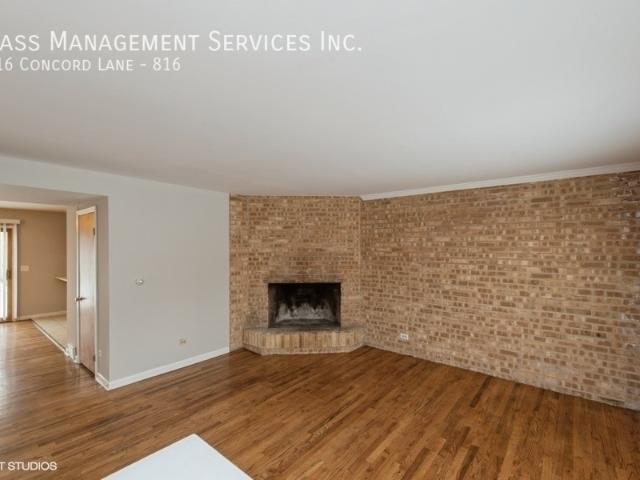 2 BR, 1.5 BA Apartment 816 Concord Lane, Barrington, IL 60010