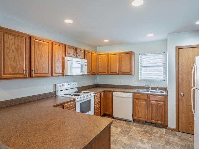 2 BR, 1.5 BA Apartment 825 Hawkeye Drive, Dubuque, IA 52001