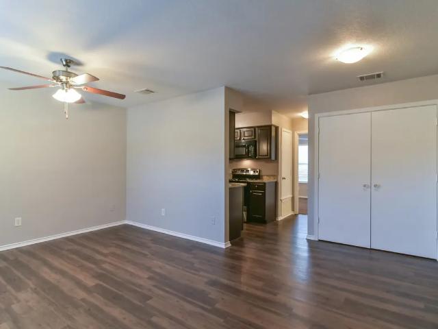 2 BR, 1.5 BA Apartment 820 SE Parkway Unit 1 2 16, Azle, TX 76020