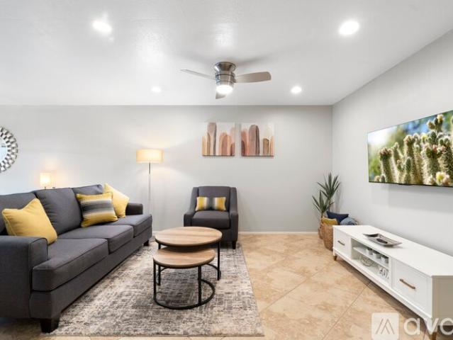 2 BR, 1.5 BA Apartment 8578 E Indian School Rd, Unit 0, Scottsdale, AZ 85251