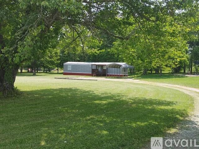 2 BR, 1.5 BA Apartment 853 Lovejoy Road, Sparta, TN 38583