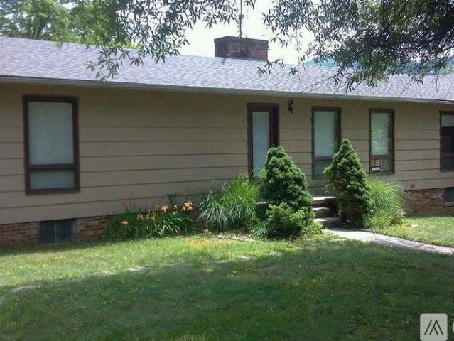 2 BR, 1.5 BA Apartment 8970 3 NC 105 HWY, Boone, NC 28607