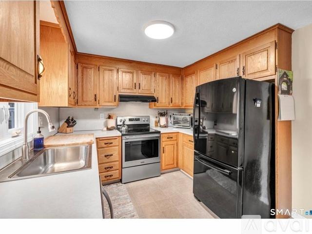 2 BR, 1.5 BA Apartment 8 Countryside Lane, Unit Unit 5, Middletown, CT 06457
